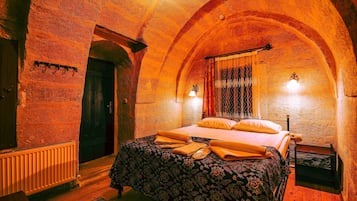 Quarto casal luxo, 1 cama Queen, vista para o pátio, no piso térreo | 1 quarto, roupas de cama de algodão egípcio, roupas de cama premium