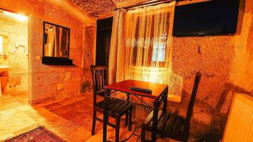 Quarto quádruplo premium, 1 quarto, no piso térreo | Roupas de cama de algodão egípcio, roupas de cama premium