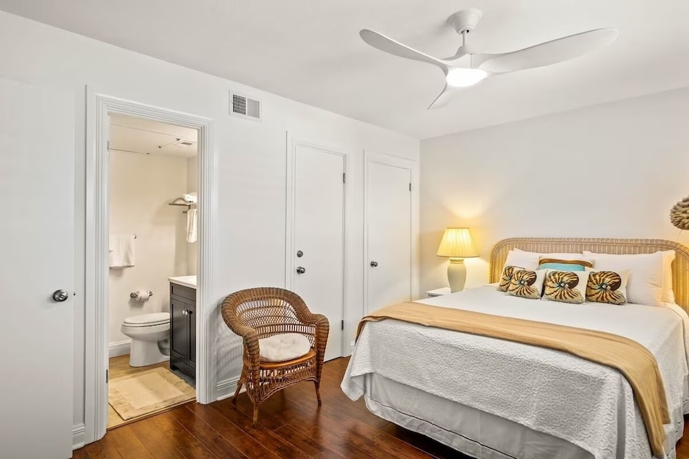 Private Boardwalk To The Beach, Resort Game Room, Heated Pool, Private Parking - Port Aransas, TX
