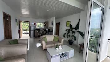 Apartamento Familiar, 2 quartos, vista para o oceano | Sala de estar | Impressoras