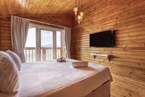 Vila luxo, 5 quartos, piscina particular, vista para o mar | Cofres nos quartos, ferros/tábuas de passar roupa, berços grátis