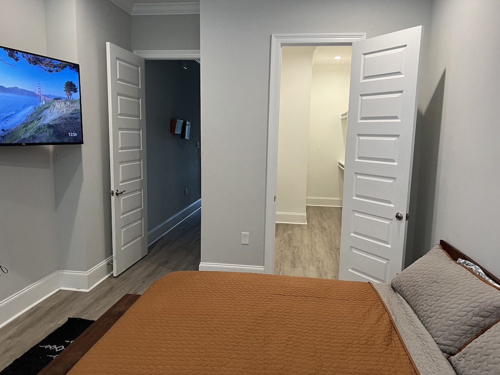 3 Bedroom En Suite Escape - Metairie, LA