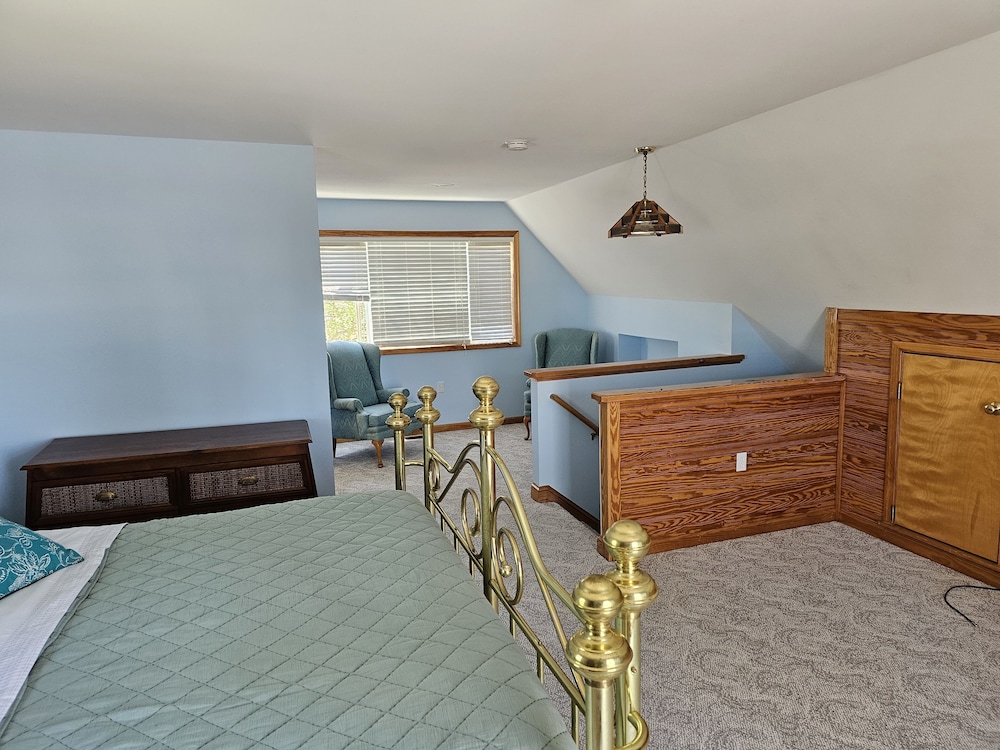 Beautiful & Peaceful House Overlooking the River. Pets Welcome! Kayaks ...