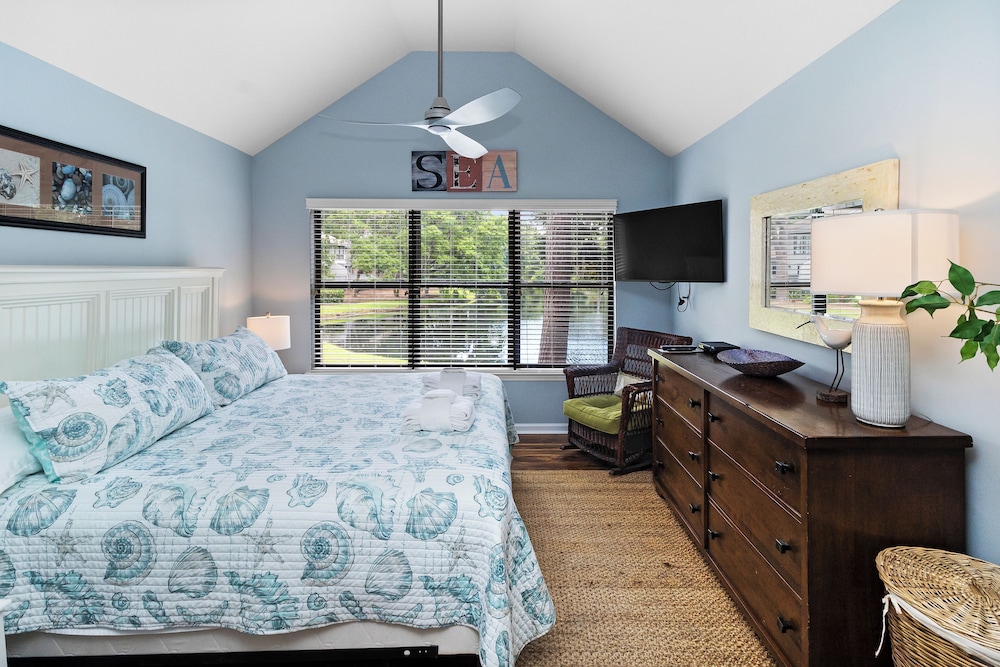 Premium 2 BR Villa with Panoramic Lagoon View - Sleeps 6 - Winter Promo ...