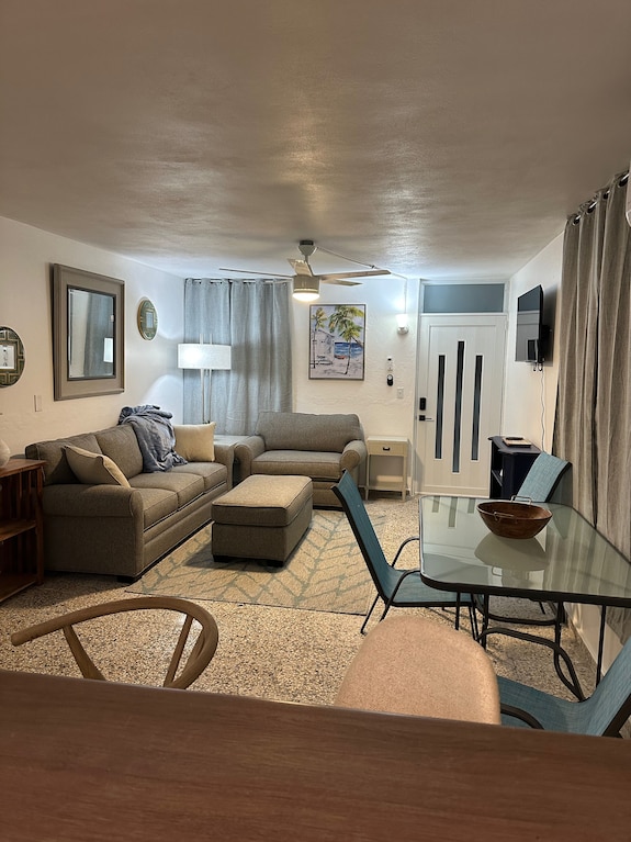 3 Bedroom 1 Bath 5 Min Walk From The Beach. Quiet Residential Family Oriented - Humacao