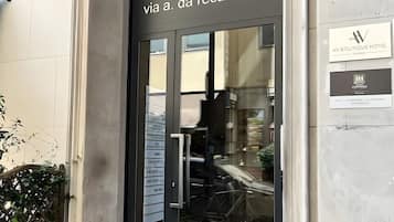Edredons de pluma, frigobar, cofres nos quartos, escrivaninha