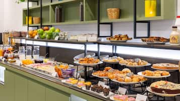 Café da manhã com buffet todos os dias (EUR 15 por pessoa)