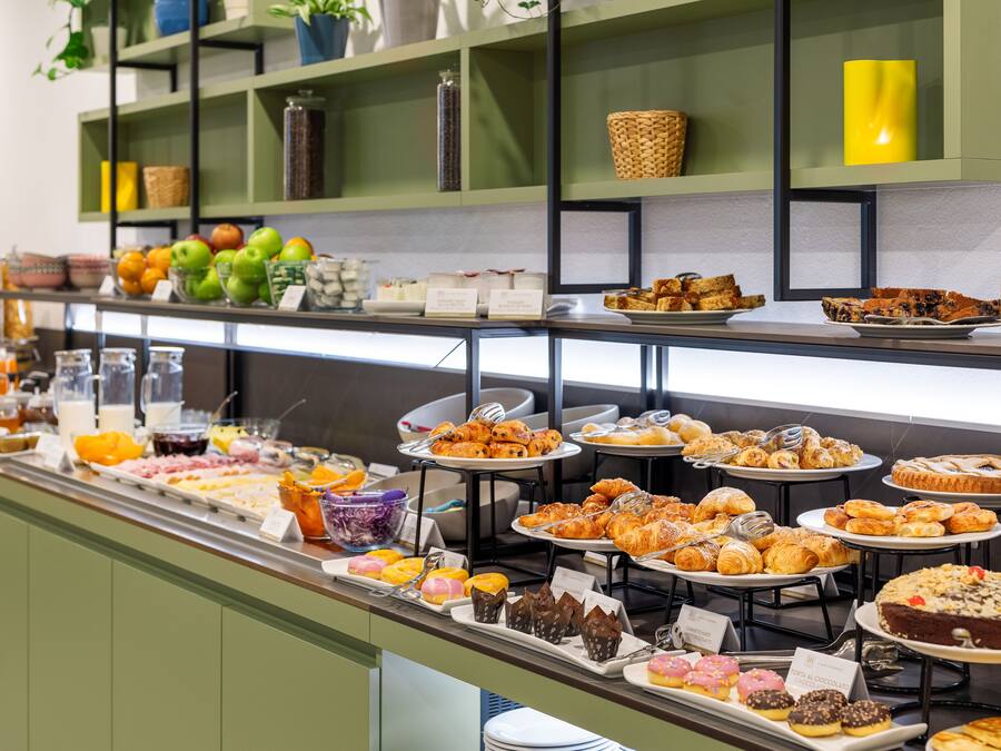 Pequeno-almoço tipo buffet diário (15 EUR por pessoa)