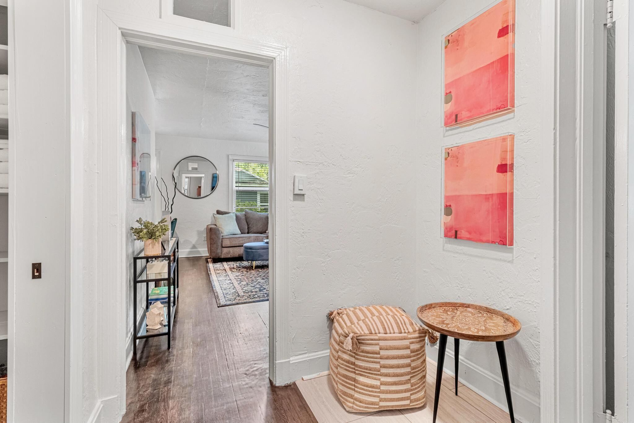 Chic Downtown Retreat With Stylish Decor And Patio - Gainesville, FL