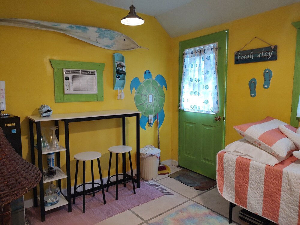 Island Sanctuary, tiki deck, walk to the beach or river - Ormond-by-the ...