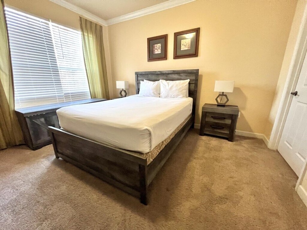 Beautiful 2 Bed Condo In Tuscana Resort - Davenport, FL