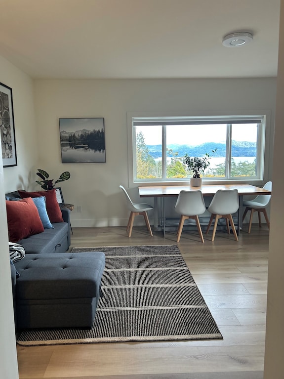 Quail Peak Suite , Provincial Registration # H140390912 - Sooke