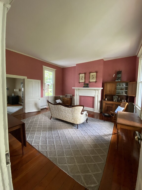 A Charming Turn Of The Century Farmhouse In The Heart Of Lake Country. - Virginia