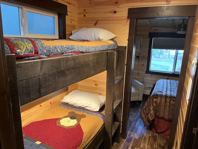 Aug & Sept Dates Available-tiny Cabin-22 Mi To Ynp-island Park - Island Park, ID