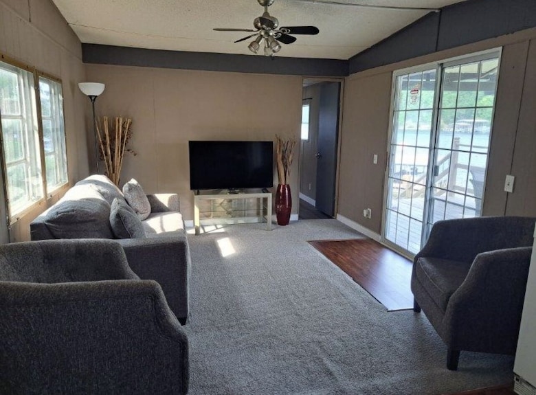 Family And Pet Friendly Lakefront With Dock - Missouri