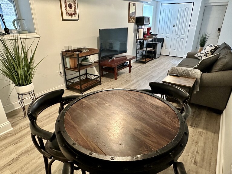 Renovated 6 Bedroom 5 Bathroom Home 10 Minutes From Downtown Chicago - Chicago