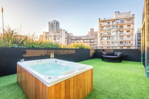 Penthouse Deluxe | Cofre no quarto, secretária adequada para computadores portáteis 