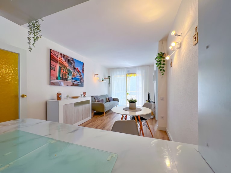 Apt. 3 Pax, Piscina Comunitaria, 170 M De La Playa Y Wifi Gratis. Vivalidays Vianka. - Pineda de Mar