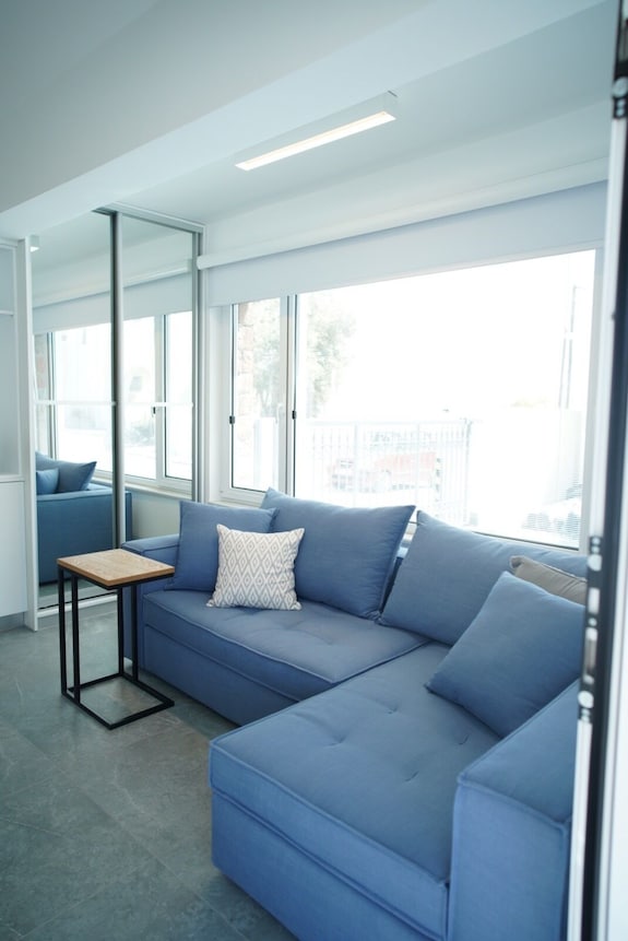 Mikro Petrino - Santorini