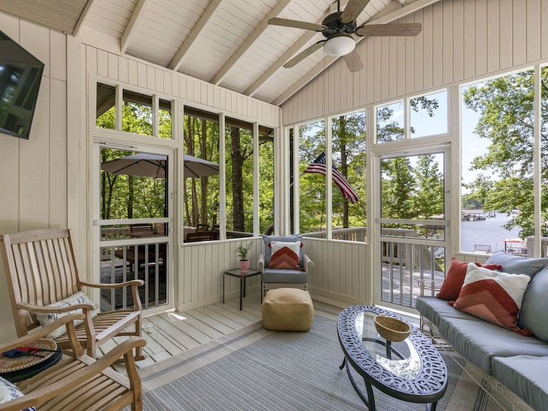 Kid Friendly! Upgraded Lake Front Cottage At Lake Martin! 35 Minutes To Auburn! - Alabama