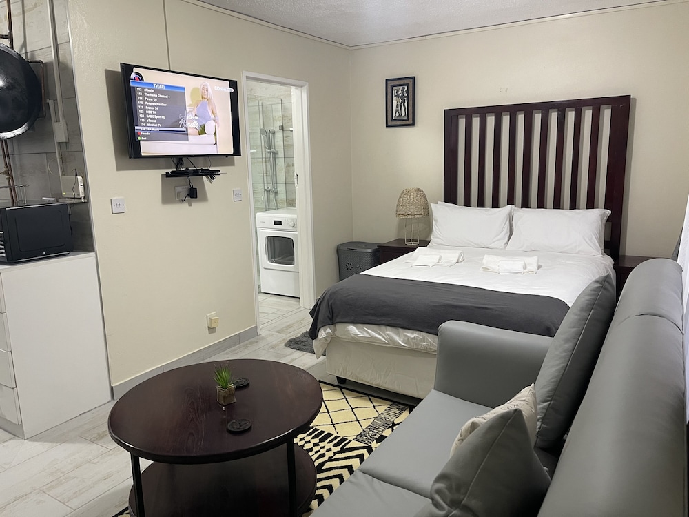 Enjoy A Stylish Experience At This Centrally-located Place - Harare