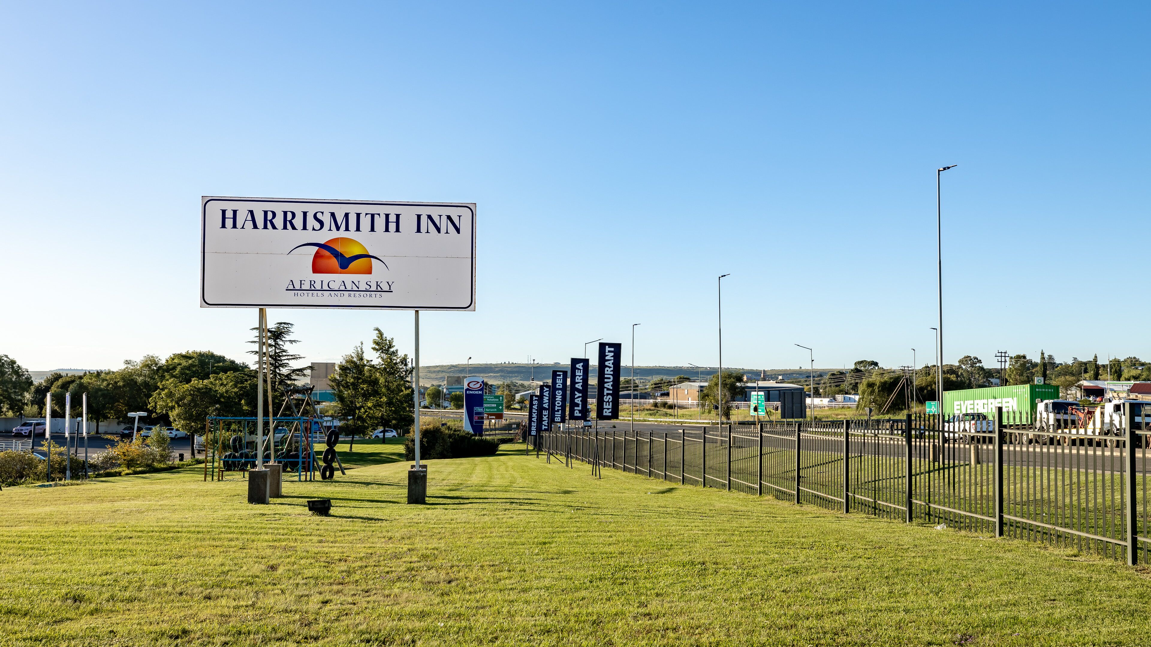 Placa para HARRISMITH INN com o logotipo de AFRICANSKY HOTELS AND RESORTS.