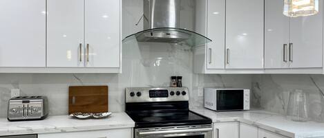 Villa Design, 5 quartos, não fumadores | Cozinha privada | Um frigorífico/congelador grande, um micro-ondas, uma placa de cozinha