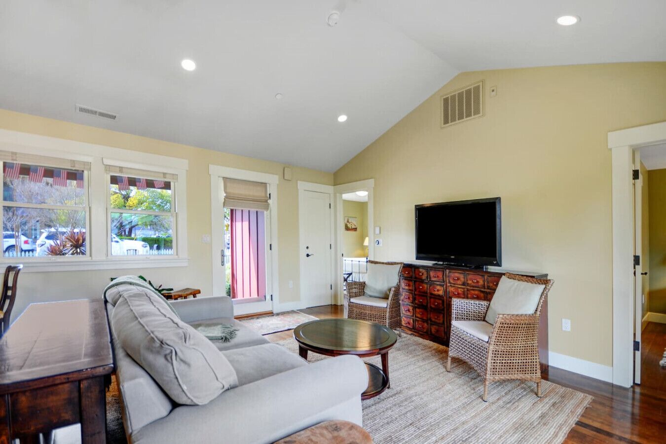 Downtown Sonoma Red Farmhouse - Glen Ellen, CA