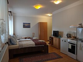 Quarto casal luxo | Cofres nos quartos, cortinas blackout, quartos à prova de som