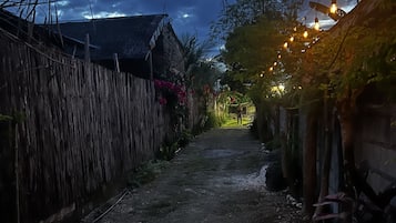 Fachada do alojamento (tarde/noite)
