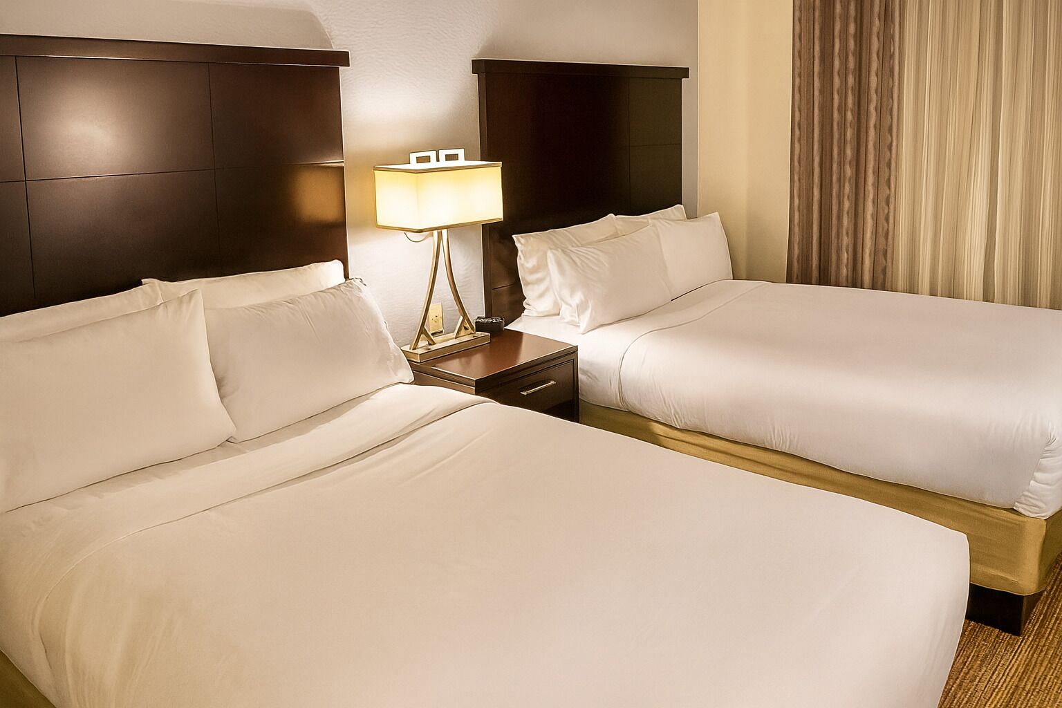 Comfort And Relaxation! 2 Modern Units, Free Breakfast, Full Kitchen, Pool! - Pacifica, CA