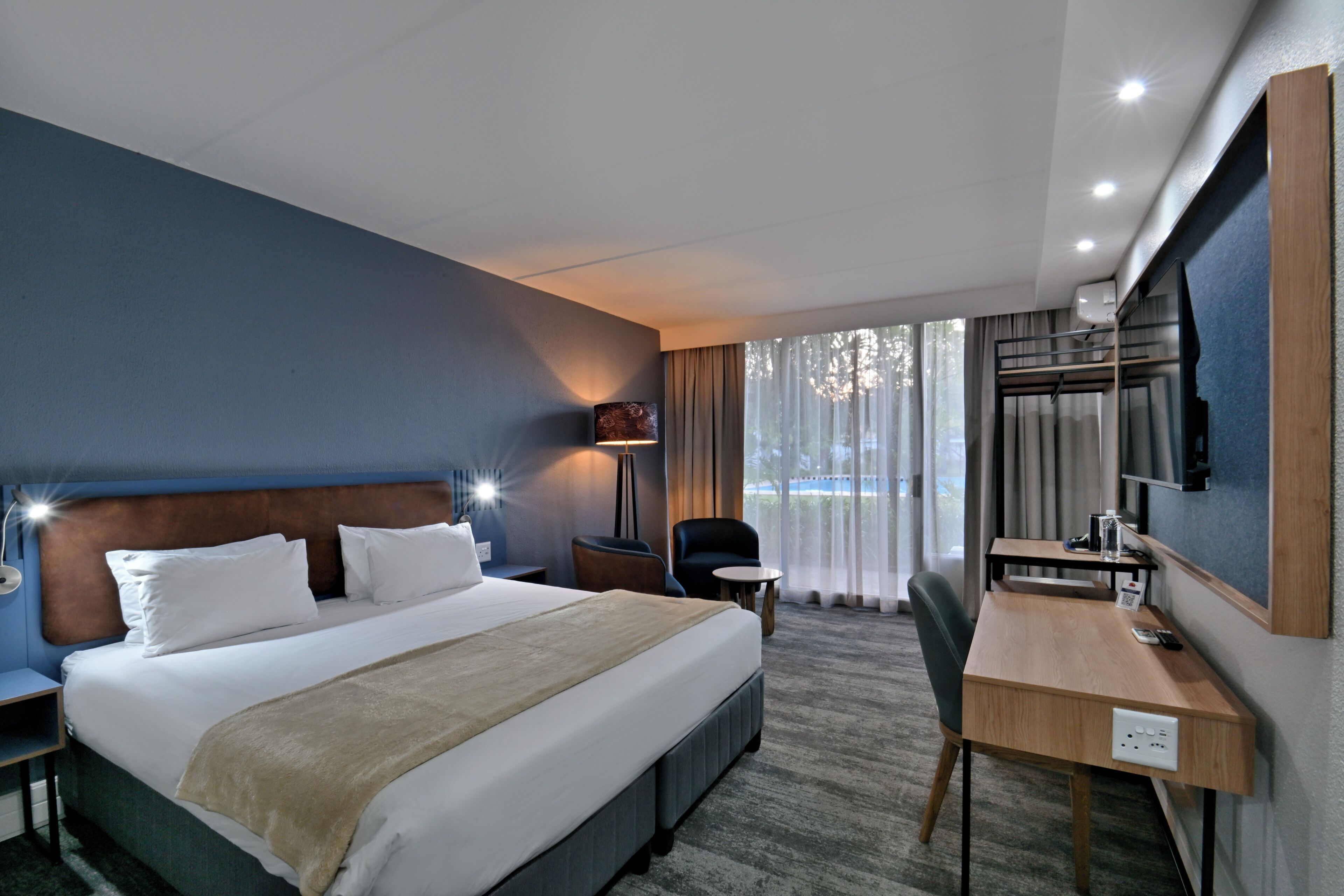 Quarto casal executivo | Individualmente decorados, individualmente mobiliados, escrivaninha