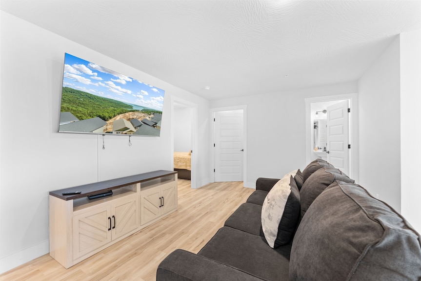 Lake Views, Private Hot Tub, Indoor And Outdoor Pool, Playground, Sleeps 24! - Branson, MO