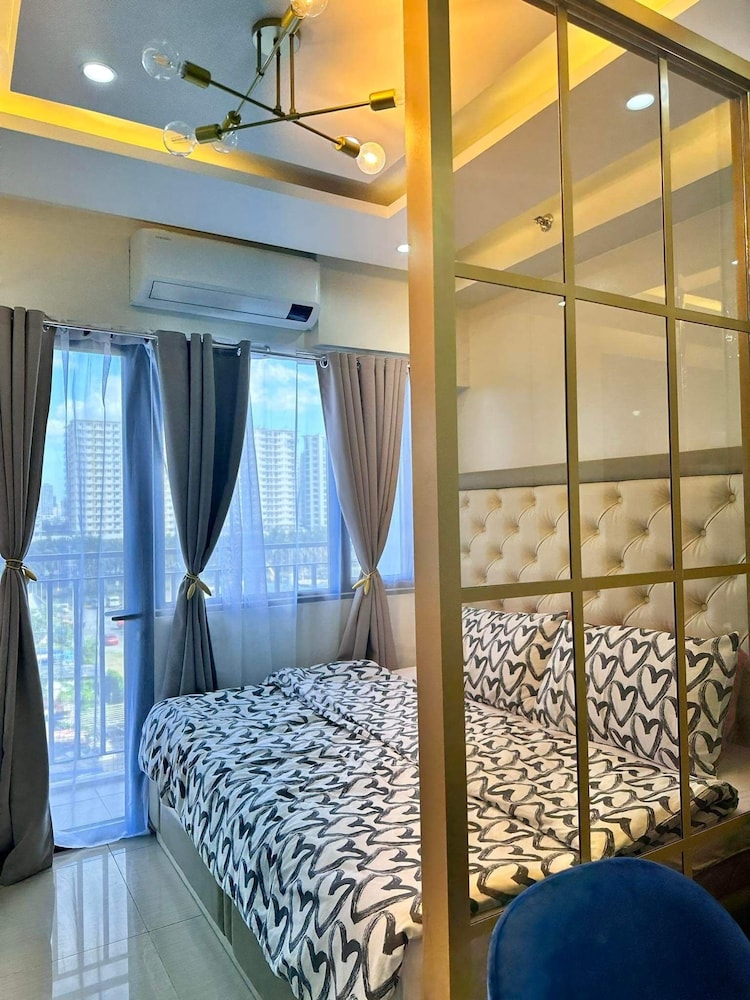 Deluxe Suit Room - Pasay | Vrbo
