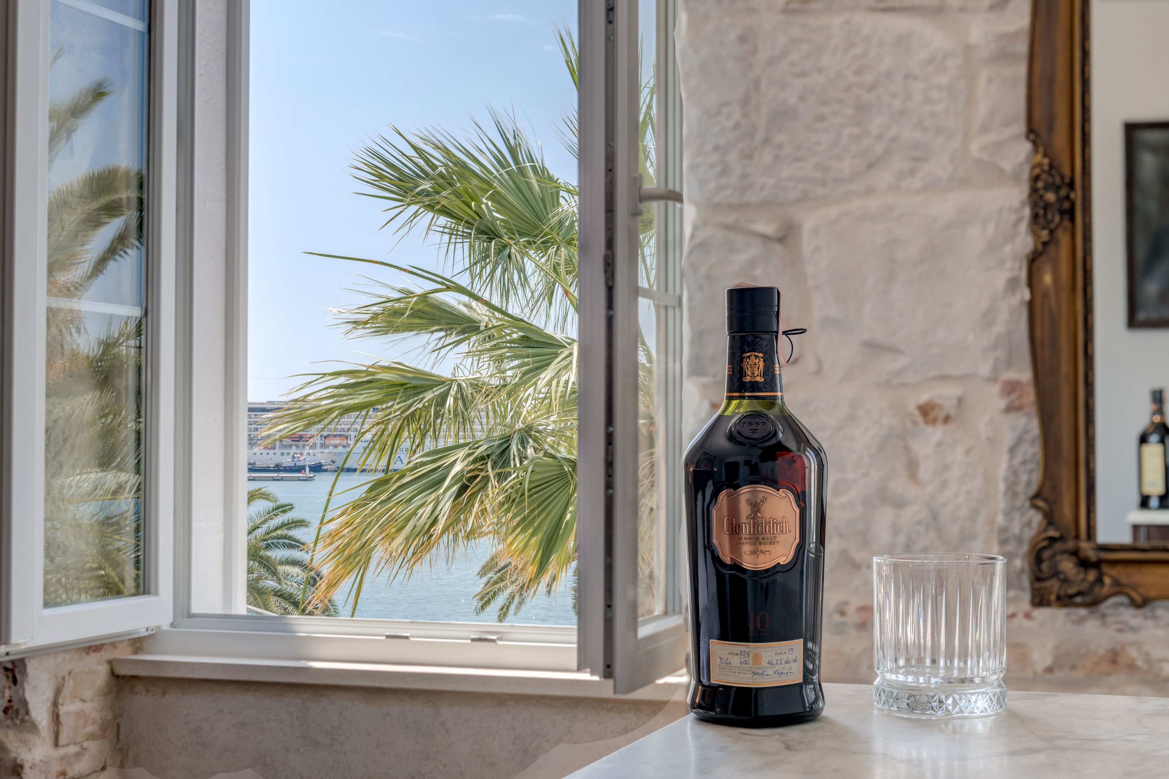 Grand Apartment with Sea View and Balcony | 1 quarto, cofre no quarto, Wi-fi grátis 