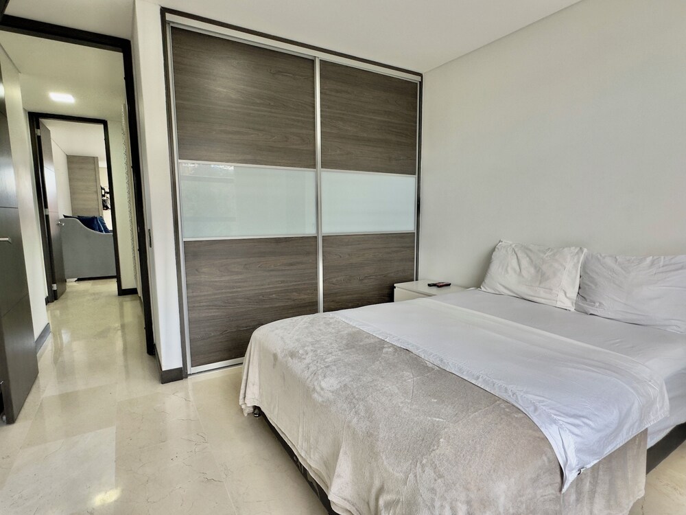 702 Beautiful and Spacious Apartment in El Poblado - Medellín | Vrbo