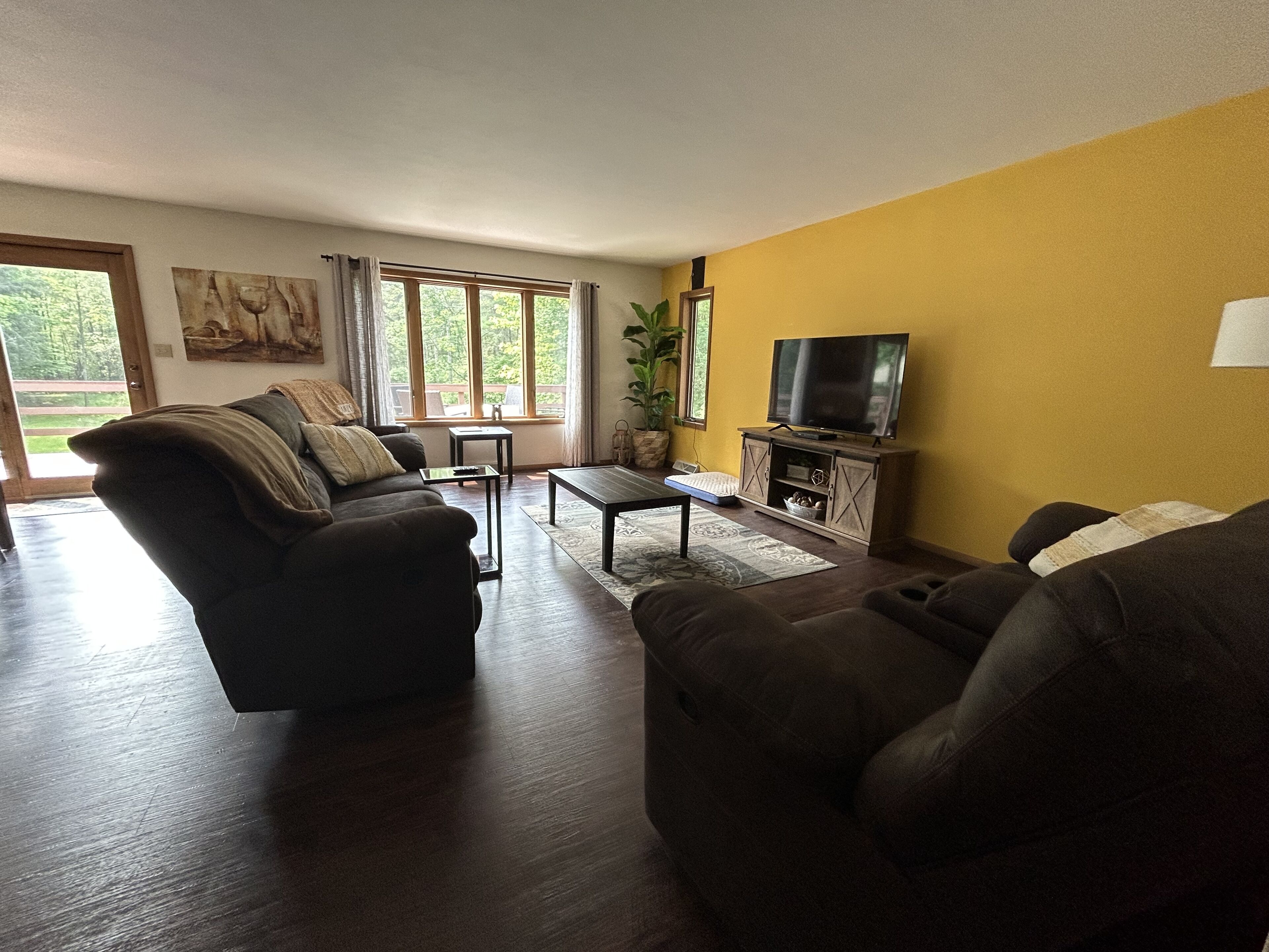 Whispering Pines By The Bay, Quiet Seclusion Near Water And Town - Wisconsin