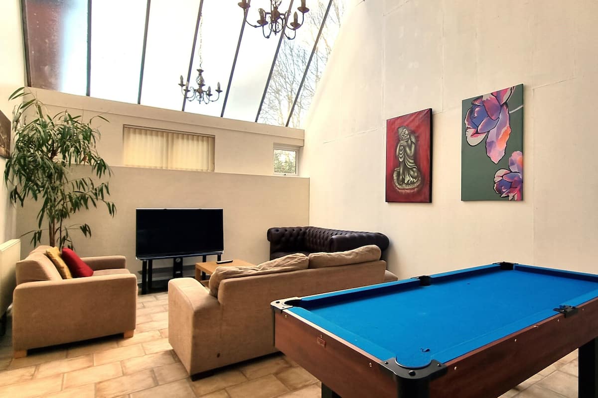 Apartamento Standard | Sala de estar | TV de ecrã plano