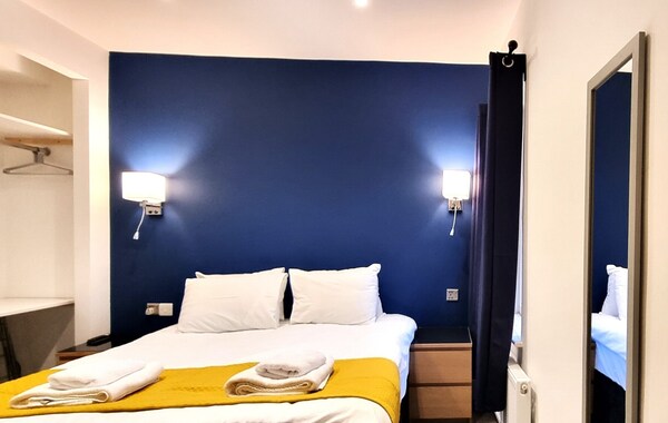 Modern 6 Bedroom 4 Bath House W Parking - Swindon