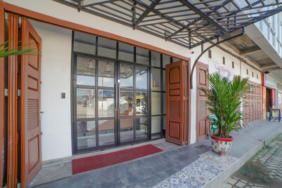 Capital O 90447 Kardopa Hotel Megapark