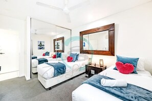 Apartamento superluxo | 3 quartos, escrivaninha, ferros/tábuas de passar roupa, berço de viagem