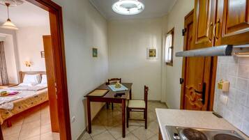 Cofres nos quartos, ferros/tábuas de passar roupa, Wi-Fi de cortesia