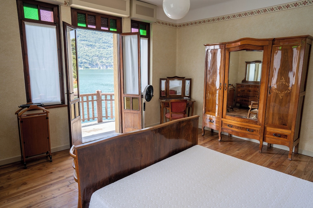 Villa Cecilia - Luxurious And Elegant Liberty Lake-front Villa - Zone