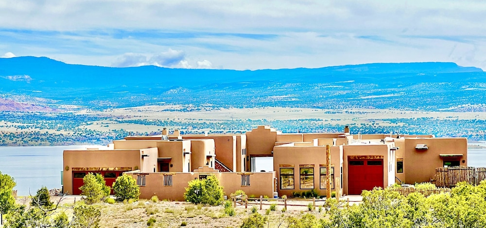 The Grand Hacienda Inn - Abiquiu, NM