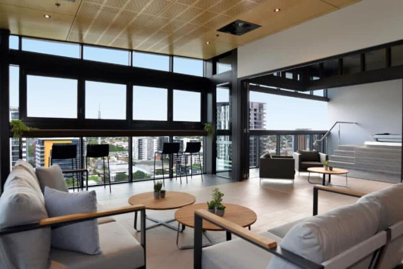 Great Views, Pool, High Level Boutique Apt With Carpark - 米爾頓