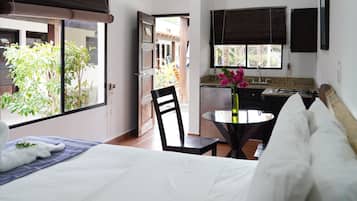 Cortinas blackout, Wi-Fi de cortesia, roupa de cama