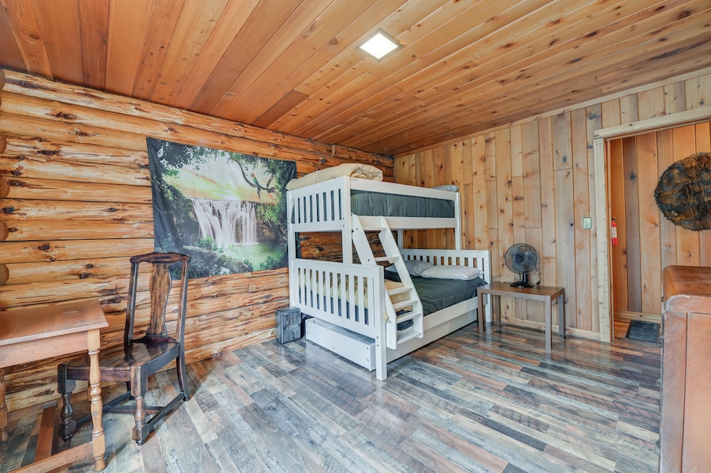 Long Lake Log Cabin: 3 Mi To Town - Long Lake, NY