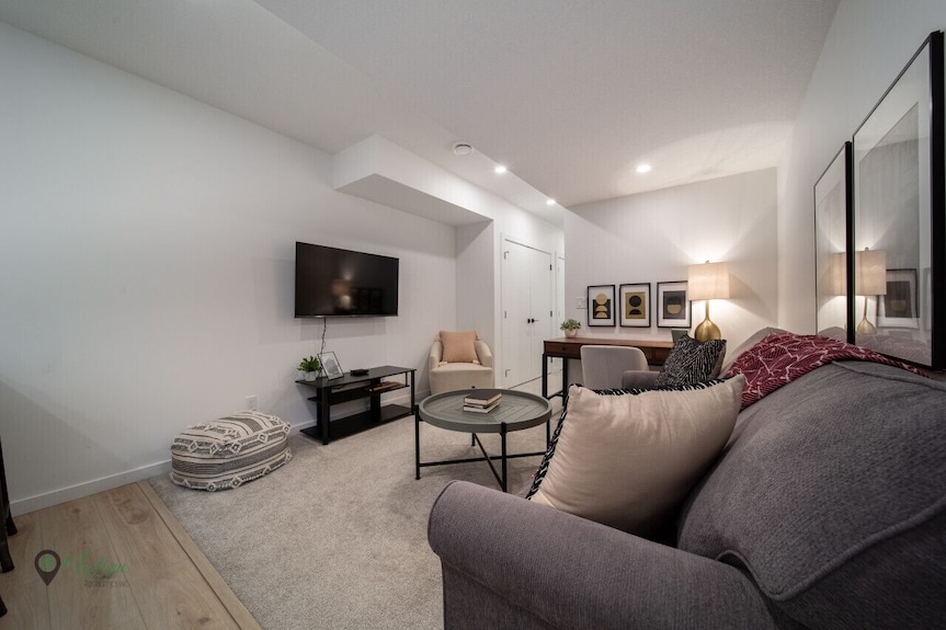 Sleeps 4|king Bed|near Whyte Ave & U Of A & Stollery - Alberta