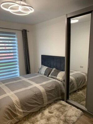 Apartamento, várias camas | 2 quartos, ferros/tábuas de passar roupa, Wi-Fi de cortesia
