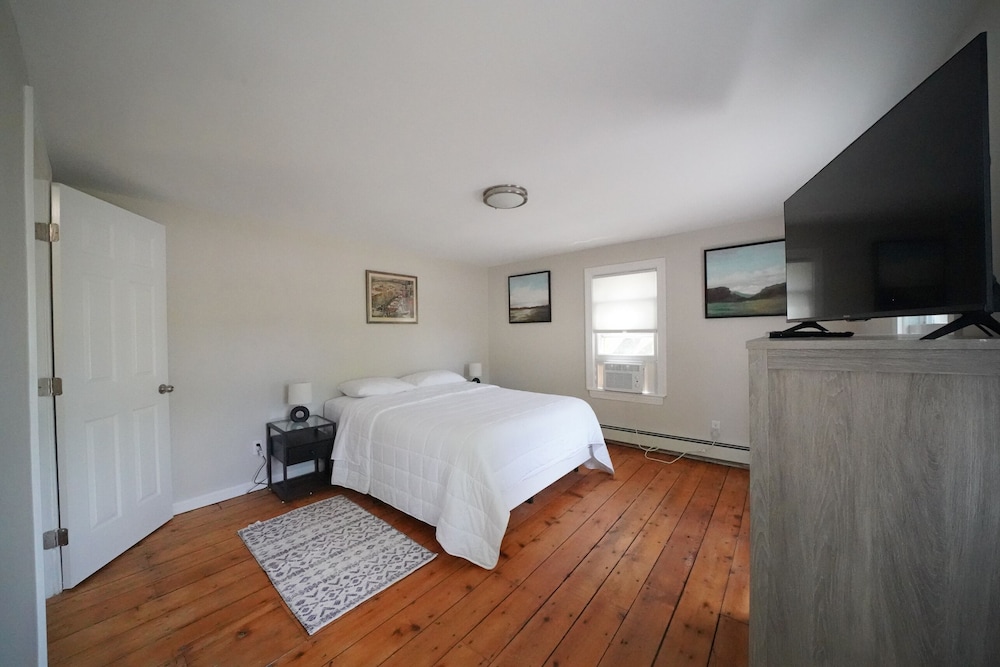 Renovated Home With Spa Access Steps From Cantine Field/hits - Catskill, NY
